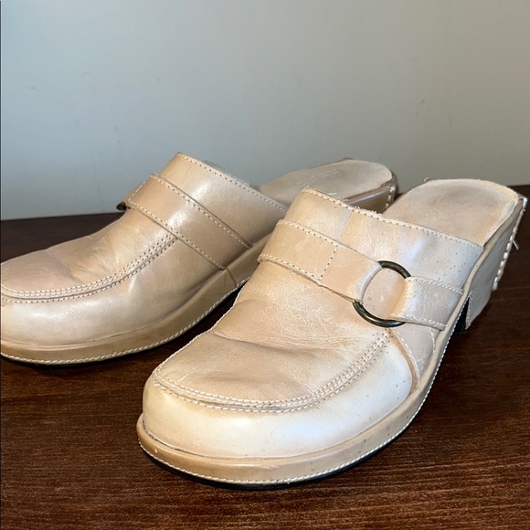 White Mountain | Shoes | Vintage White Mountain Cream Comfort Mules ...